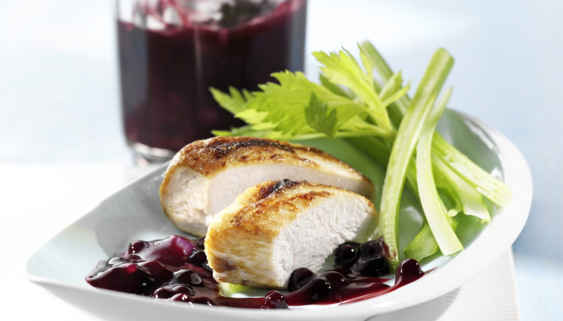 Poitrine de poulet grillée, sauce aux bleuets - Mouvement J’aime les ...