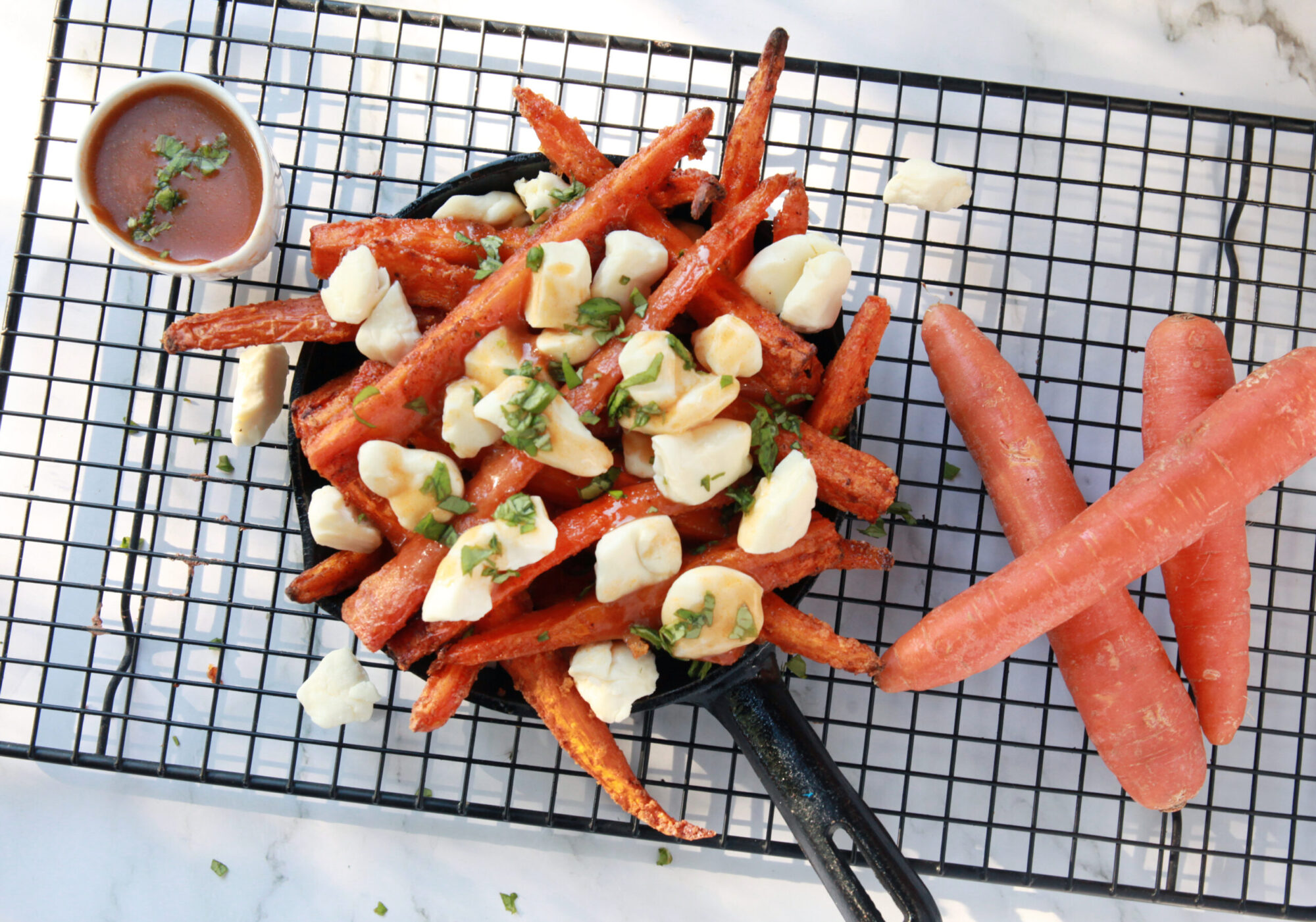 Poutine aux carottes à la friteuse à air - Mouvement J’aime les fruits ...